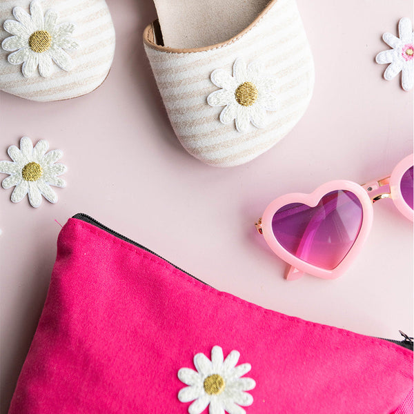 Peace & Love Daisy Patch Set, Pack of 5 | Paperless Post Party Shop